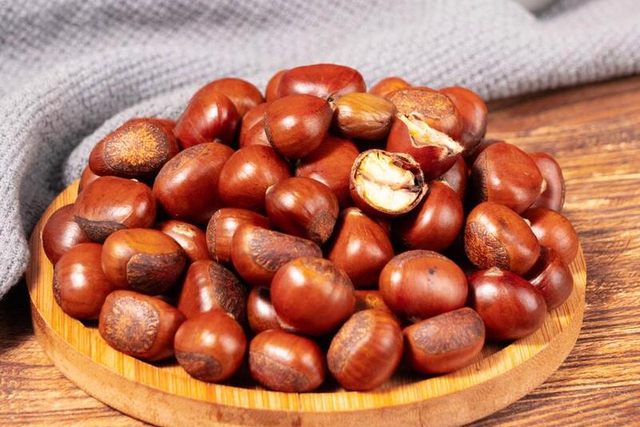 To preserve chestnuts, cook them first or freeze them directly? If you ...