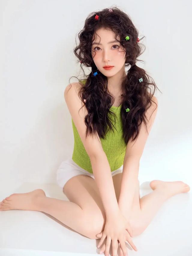 He Yuchen. Classic beautiful photos - iNEWS