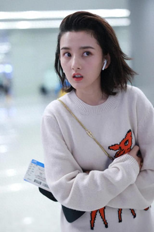 Song Zuer's direct shots on the red carpet of an event - iNEWS