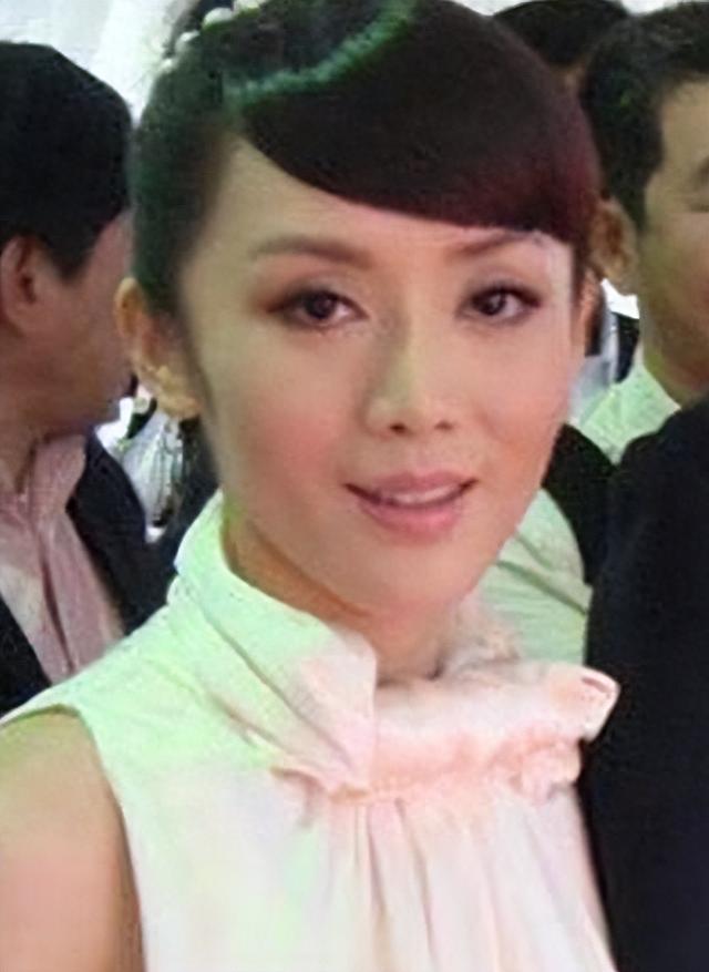 He lied to us for 40 years! It turns out that she is Feng Gong's wife ...