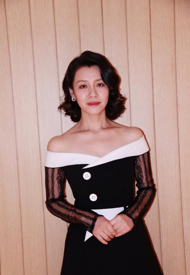 Liu Lin spoke in Russian during the dubbing scene, and Hu Jun praised ...